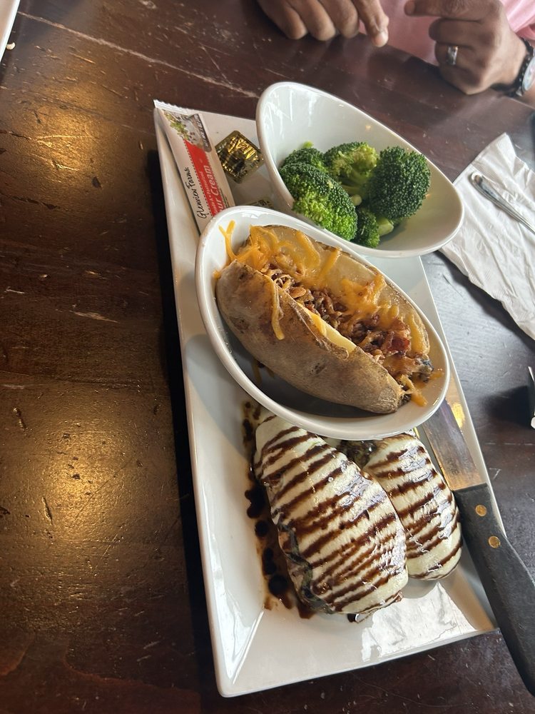 THE MAV BAR AND GRILL - Updated May 2025 - 16 Photos & 14 Reviews ...