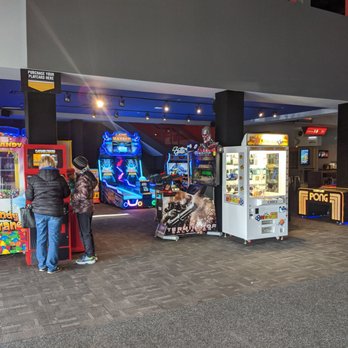 CINEPLEX CINEMAS HAMILTON MOUNTAIN - Updated November 2025 - 43 Photos ...