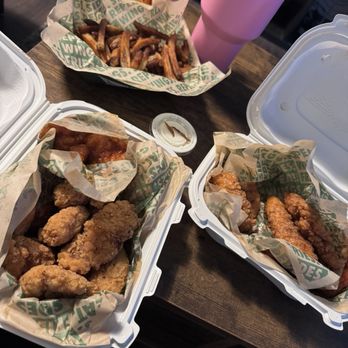 WINGSTOP - Updated December 2025 - 23 Photos & 30 Reviews - 2218 Bloor ...
