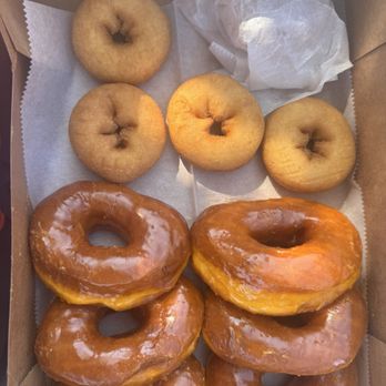 ROUND ROCK DONUTS - Updated November 2024 - 2400 Photos & 3346 Reviews ...
