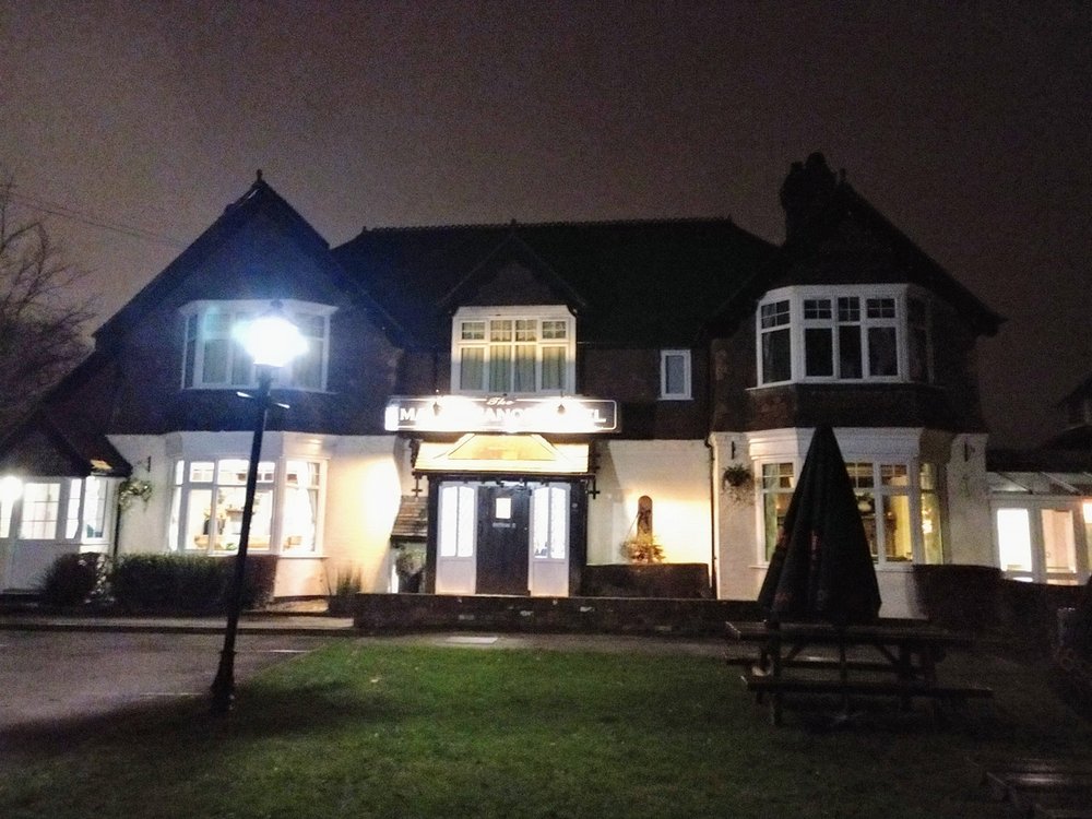 THE MAPLE MANOR HOTEL - Charlwood Road, Crawley, West Sussex, United ...