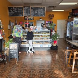 ROBIN’S SNOWFLAKE DONUTS & CAFE - Updated November 2025 - 662 Photos ...