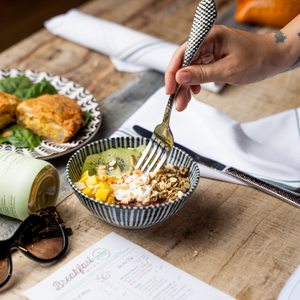 TOM CAT BAR & GRILL - Updated June 2024 - 230 Photos & 323 Reviews ...