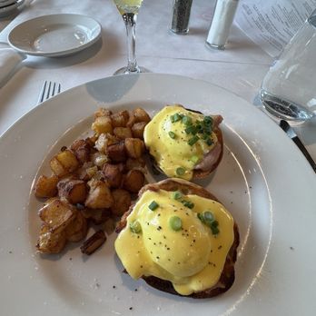 800 MAPLE - Updated October 2025 - 231 Photos & 222 Reviews - 800 Maple ...