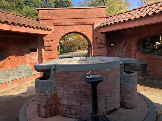 SUMMER HOUSE - Updated September 2025 - E Capitol Cir NW, Washington ...