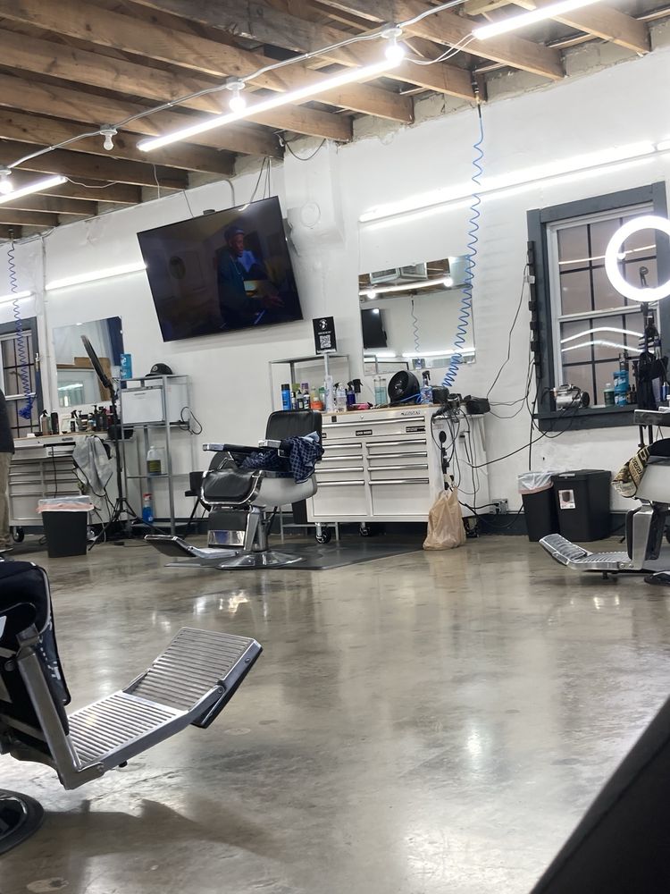 FADE STATION BARBERS - Updated June 2026 - 23 Photos - 124 E Irving ...