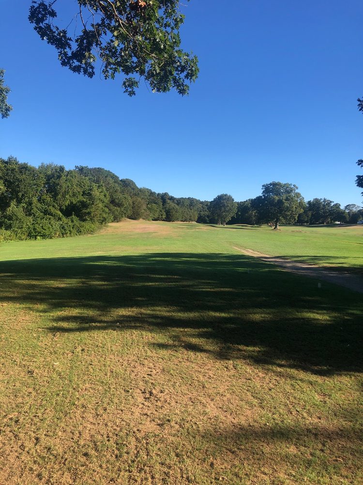 TOUISSET COUNTRY CLUB-CLUBHOUSE - 221 Pearse Rd, Swansea, Massachusetts ...