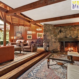 RASPBERRY RIDGE FARM - 21614 Big Valley Rd, Poulsbo, Washington - Bed ...