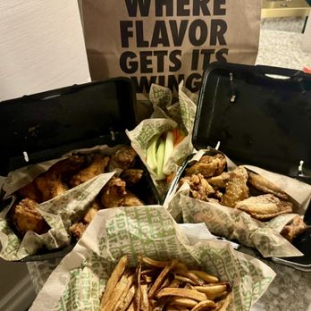 WINGSTOP - Updated October 2025 - 41 Photos & 29 Reviews - 2411 W ...
