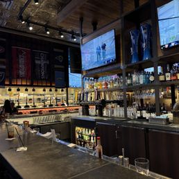 TAP SPORTS BAR AT MGM GRAND - Updated July 2025 - 942 Photos & 798 ...
