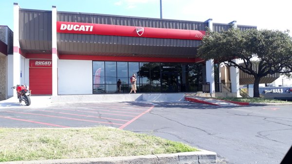 DUCATI AUSTIN - Updated September 2025 - 33 Photos & 51 Reviews - 812 E ...