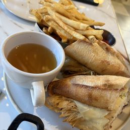 BIRDIE’S BARROOM AND KITCHEN - Updated January 2026 - 283 Photos & 143 ...