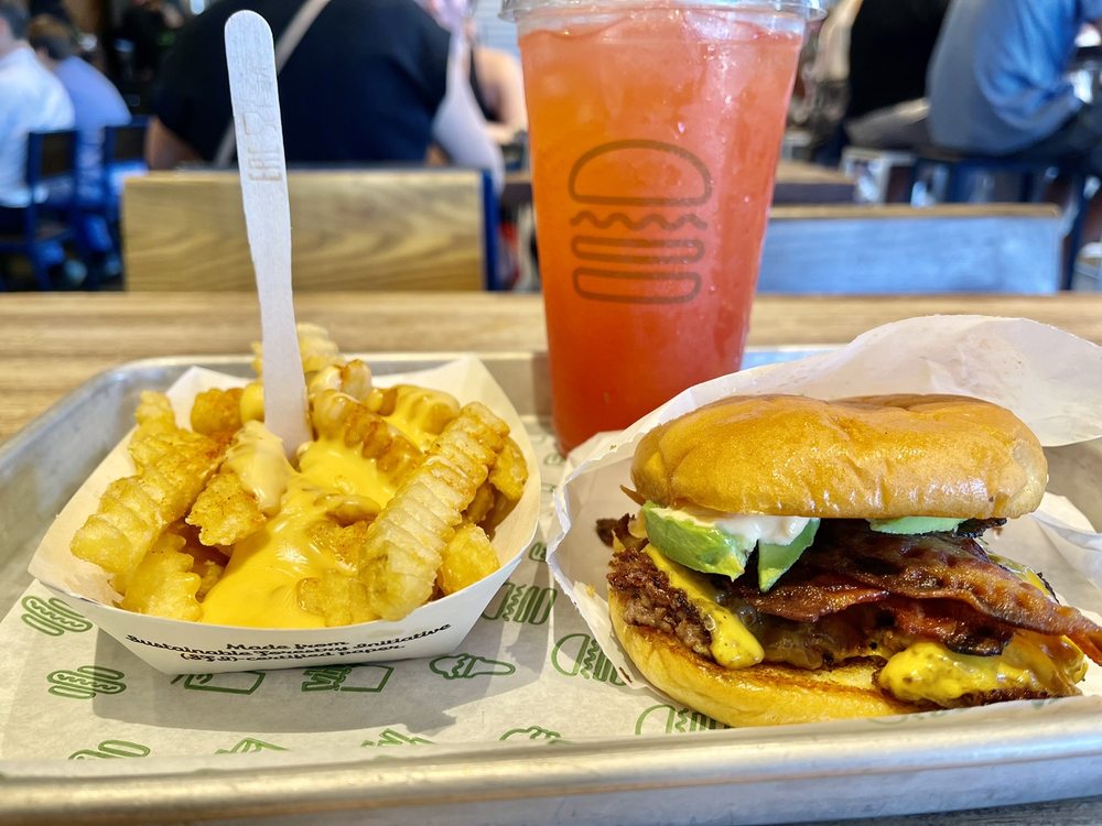 SHAKE SHACK BIRMINGHAM - Updated September 2025 - 217 Photos & 238 ...