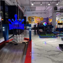 FAT PUTTER - Updated November 2025 - 28 Photos - 713 Walnut St, Des ...