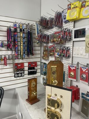 ABCO MASTER LOCK AND KEY - Updated October 2025 - 15 Photos - 7152 ...