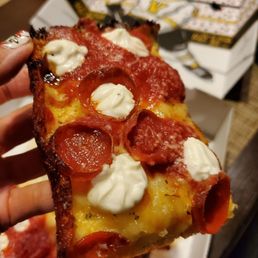 IZZY’S PIZZA BUS - Updated December 2024 - 215 Photos & 107 Reviews ...