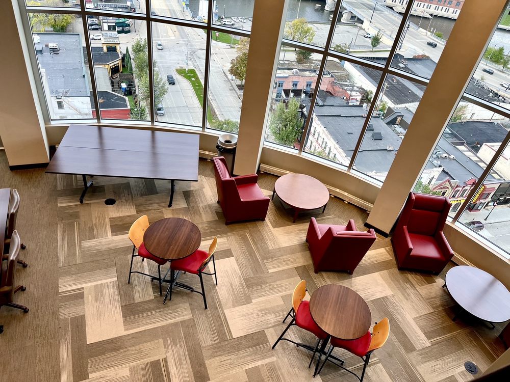 GROHMANN TOWER APARTMENTS - MSOE - Updated June 2024 - 146 Photos - 233 ...