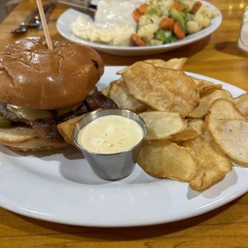 HAMBURGER FACTORY FAMILY RESTAURANT - Updated October 2025 - 764 Photos ...