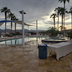 ROADRUNNER RESORT FLOATING DOCK BAR - Updated September 2025 - 83 ...