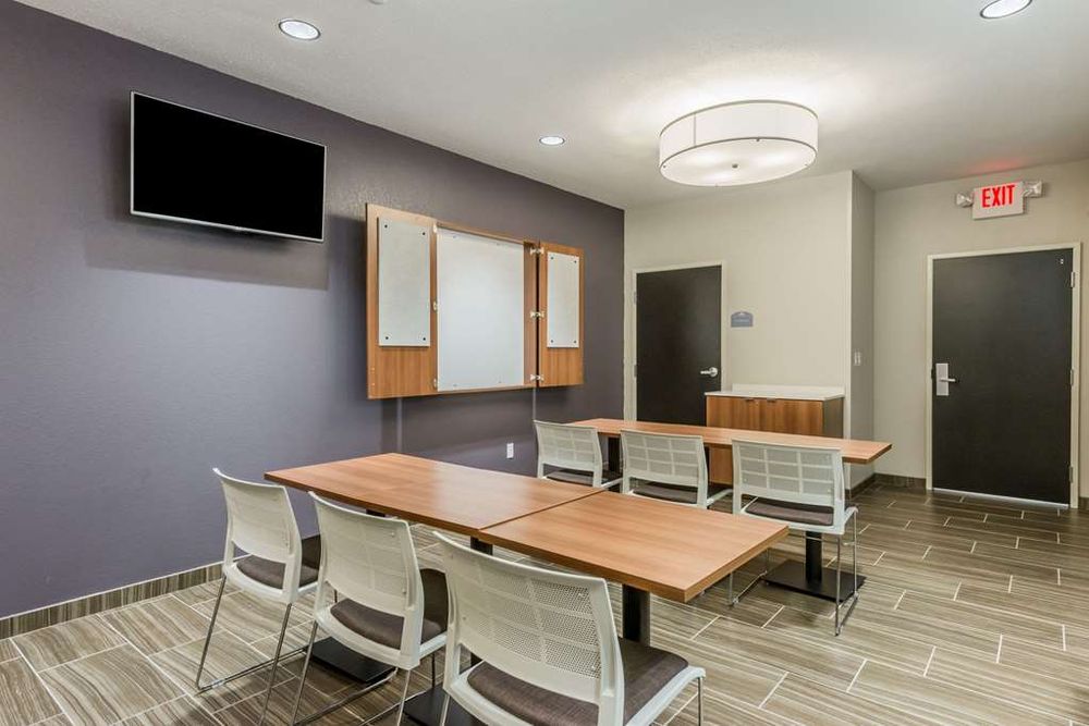 MICROTEL INN & SUITES BY WYNDHAM ALTOONA - Updated October 2025 - 19 ...