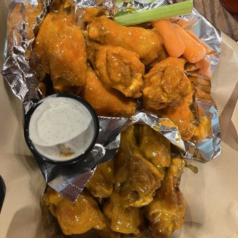 WINGS Y MAS - Updated October 2025 - 64 Photos & 74 Reviews - 1145 W ...