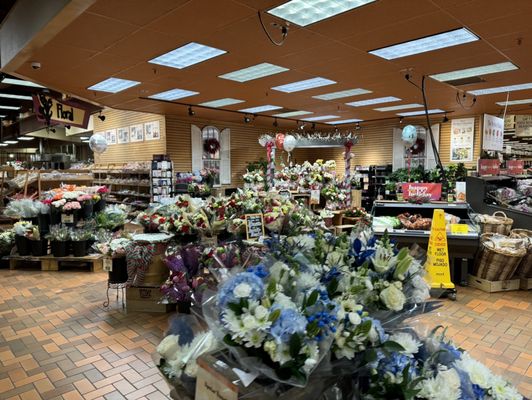 WEGMANS WINE & BEER - Updated July 2025 - 62 Photos & 70 Reviews - 6143 ...