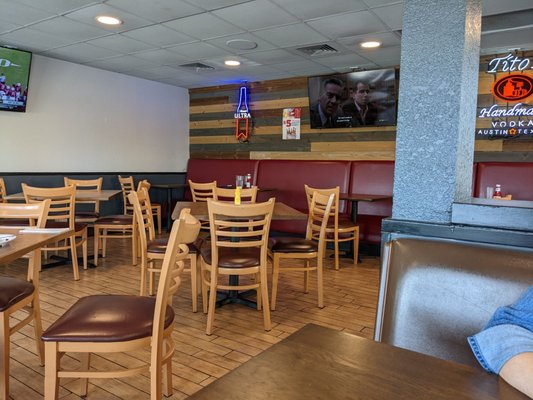 PIPS PUB - Updated September 2025 - 62 Photos & 27 Reviews - 19501 ...