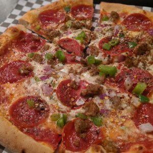 BROKEN TREE PIZZA - 104 Photos & 106 Reviews - 124 W Wisconsin Ave ...