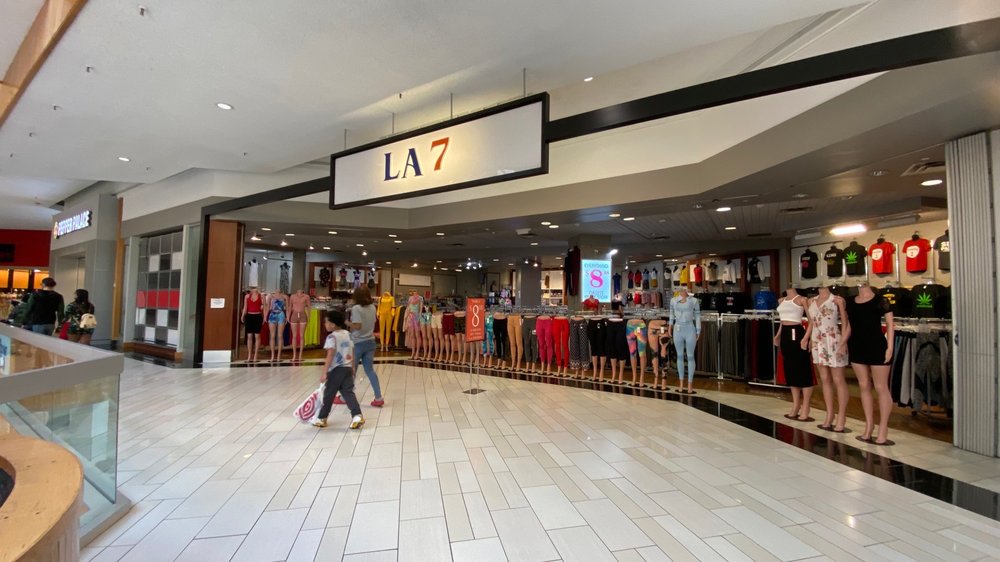 HOLYOKE MALL AT INGLESIDE - Updated January 2026 - 371 Photos & 85 ...