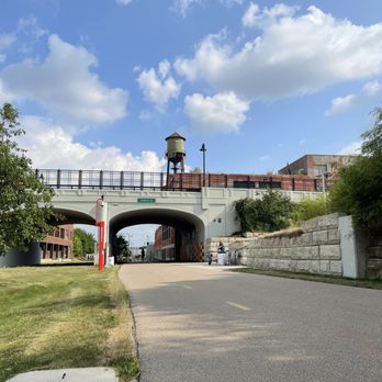 DEQUINDRE CUT GREENWAY - Updated April 2026 - 202 Photos & 50 Reviews ...
