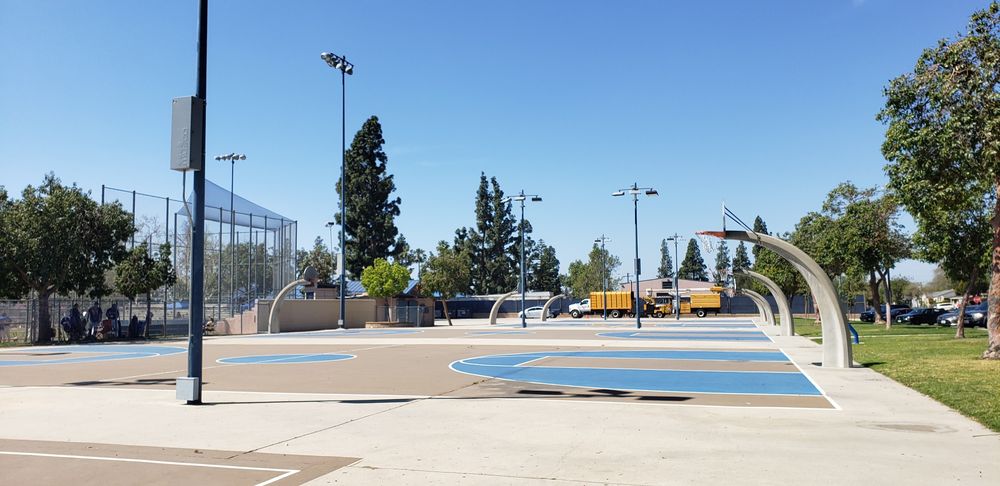 MEMORIAL PARK NORTH RECREATION CENTER - Updated July 2025 - 340 W 5th ...