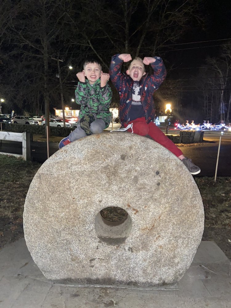 CHEPACHET, RI ANNUAL TREE LIGHTING - Lieu-dit Château de Ri, Ri, Orne ...