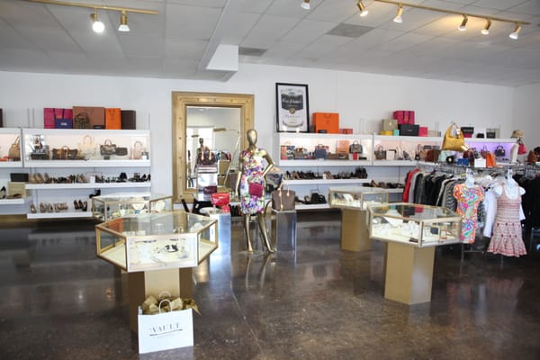 THE VAULT LUXURY RESALE - 55 Photos & 38 Reviews - 2325 S Brentwood ...