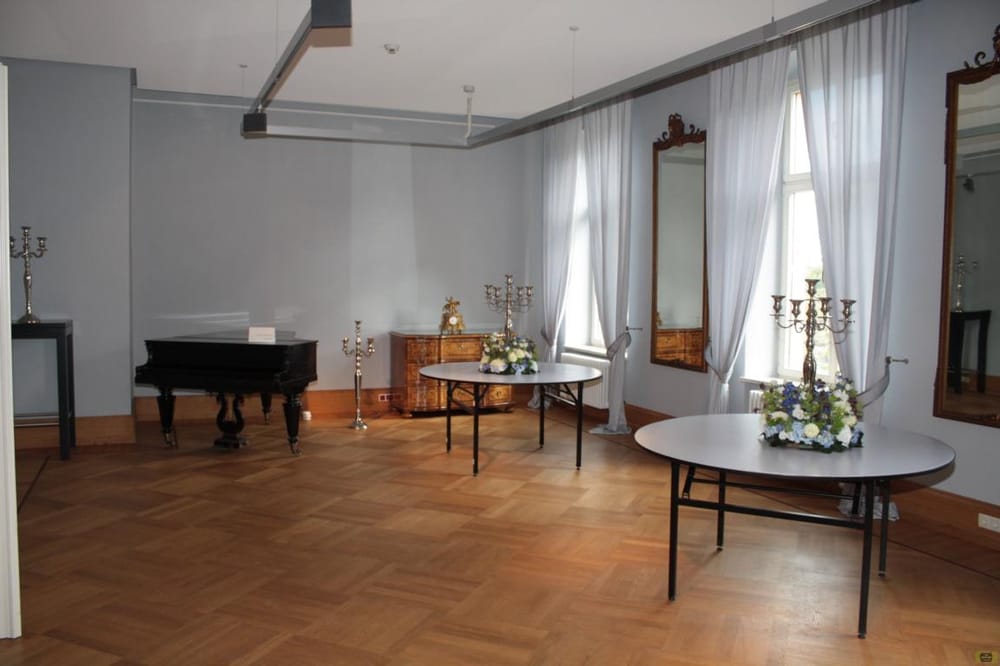 MUSEUM SCHLOSS RIBBECK - 24 Photos - Theodor-Fontane-Str. 10, Ribbeck ...