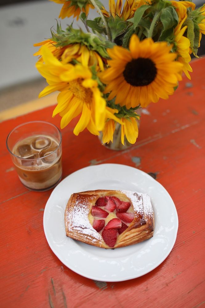 MOM ‘N ‘EM COFFEE & WINE - Updated July 2024 - 255 Photos & 128 Reviews ...