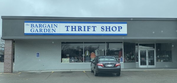 BARGAIN GARDEN THRIFT SHOP - Updated October 2025 - 2725 N Meade St ...