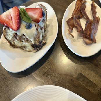 TAVERN AT THE ST CLAIR - Updated May 2024 - 76 Photos & 45 Reviews - 2413 Dr John Haynes Dr ...