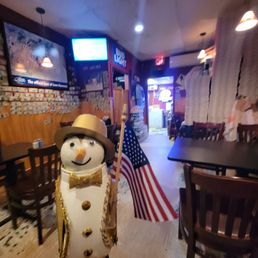 PUB32 - Updated September 2025 - 71 Photos & 129 Reviews - 264 Main St ...