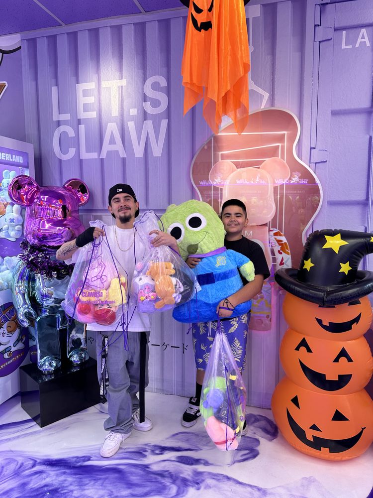 THE CLAW ARCADE - Updated July 2024 - 927 Photos & 863 Reviews - 4850 W ...