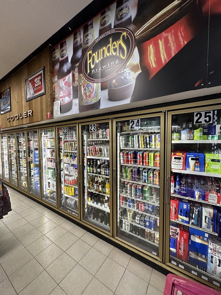 TOWN & COUNTRY LIQUORS - Updated August 2025 - 28 Photos - 329 E 14th St, San Leandro ...