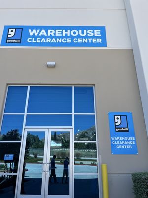 GOODWILL SOCAL RIVERSIDE WAREHOUSE CLEARANCE CENTER - Updated December ...