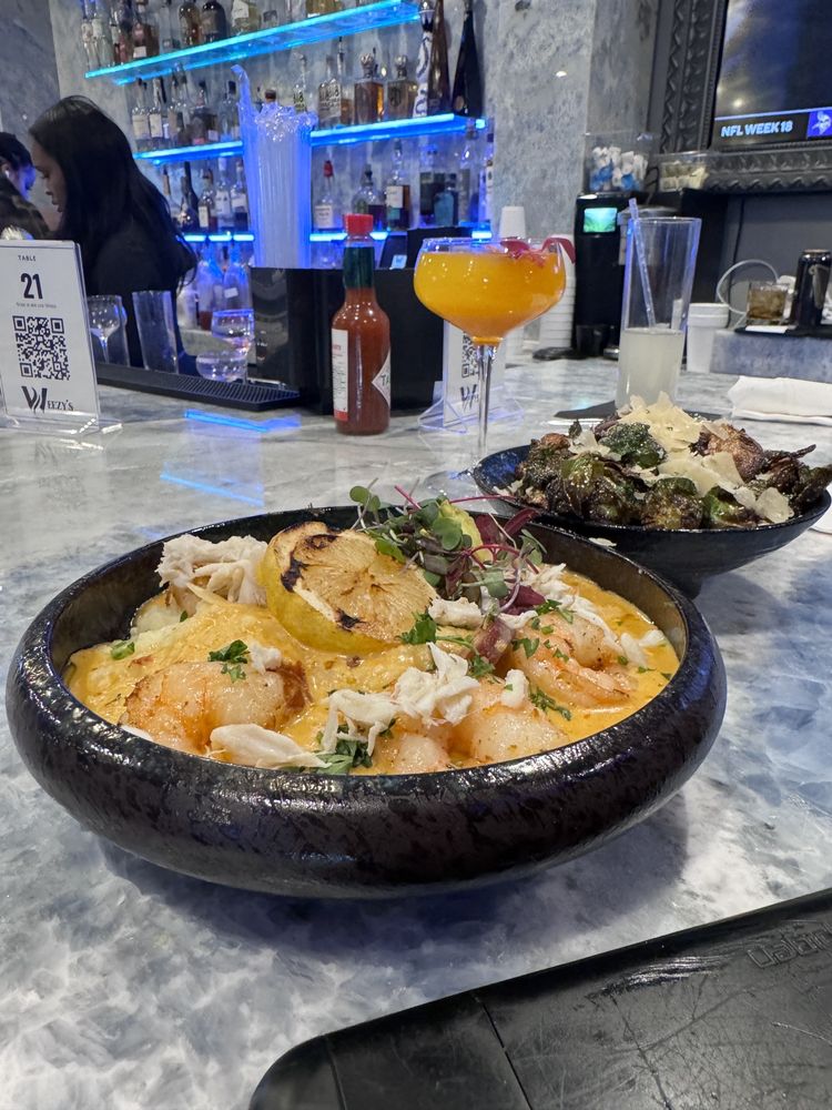 WEEZY’S - Updated April 2024 - 53 Photos & 22 Reviews - 200 Bennett St ...