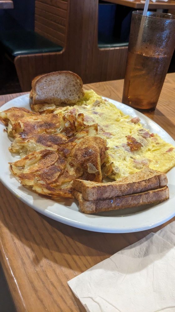 BROADWAY DINER - Updated November 2024 - 74 Photos & 92 Reviews - 1380 ...