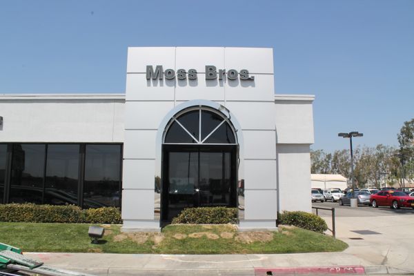 MOSS BROS. AUTO GROUP - Updated January 2026 - 12 Photos & 18 Reviews ...