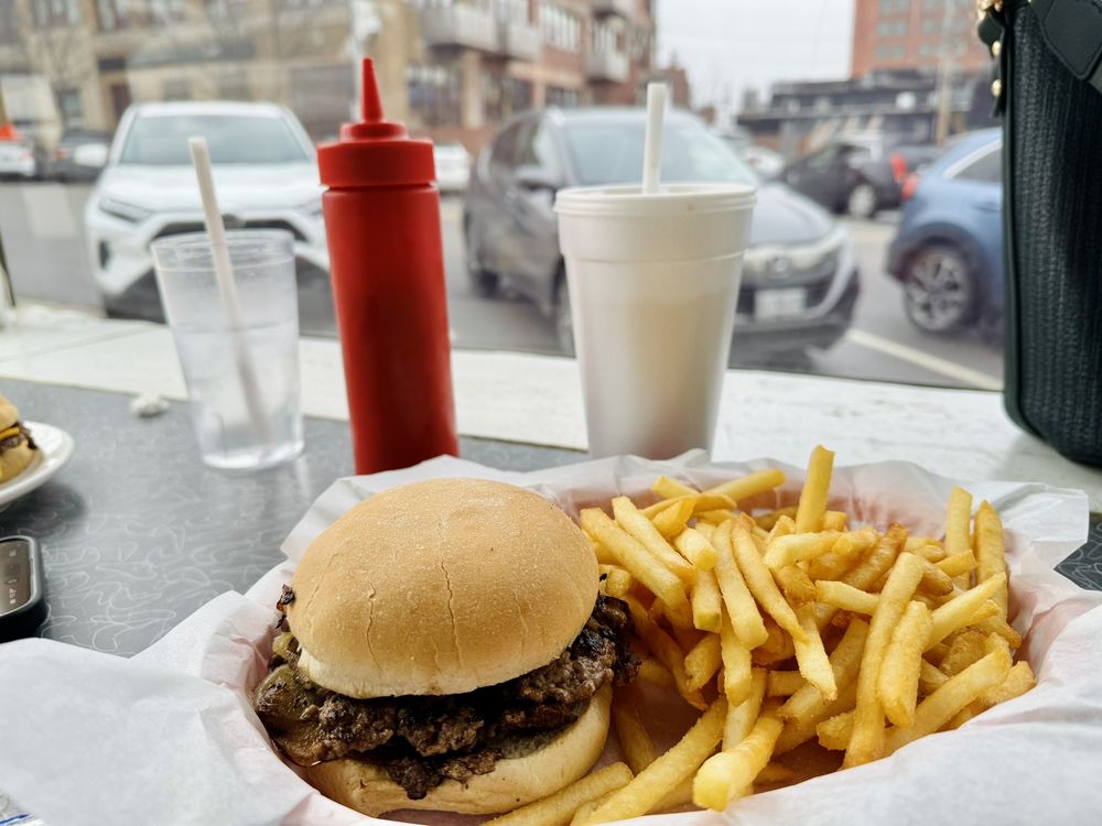 TOWN TOPIC - Updated May 2024 - 371 Photos & 446 Reviews - 2021 ...