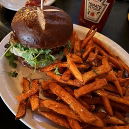 JACKSON AVE PUB - Updated May 2026 - 308 Photos & 520 Reviews - 7 W ...
