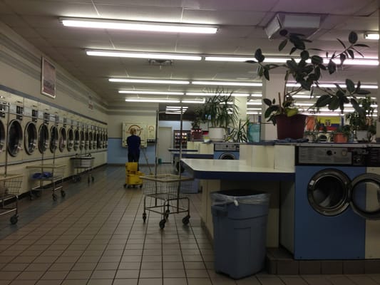 YO-YO COIN LAUNDROMAT - Updated January 2025 - 12 Photos & 50 Reviews ...