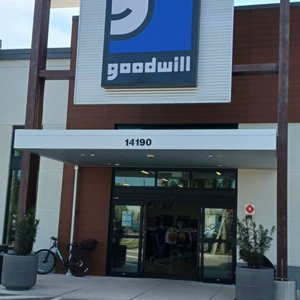GOODWILL OUTLET - Updated July 2025 - 20 Reviews - 1729 W Taft Vineland ...