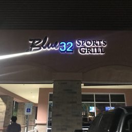 BLUE 32 SPORTS GRILL - Updated December 2025 - 135 Photos & 303 Reviews ...