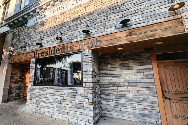 THE PRESIDENTS PUB & GRILLE - Updated June 2026 - 111 Photos & 145 ...